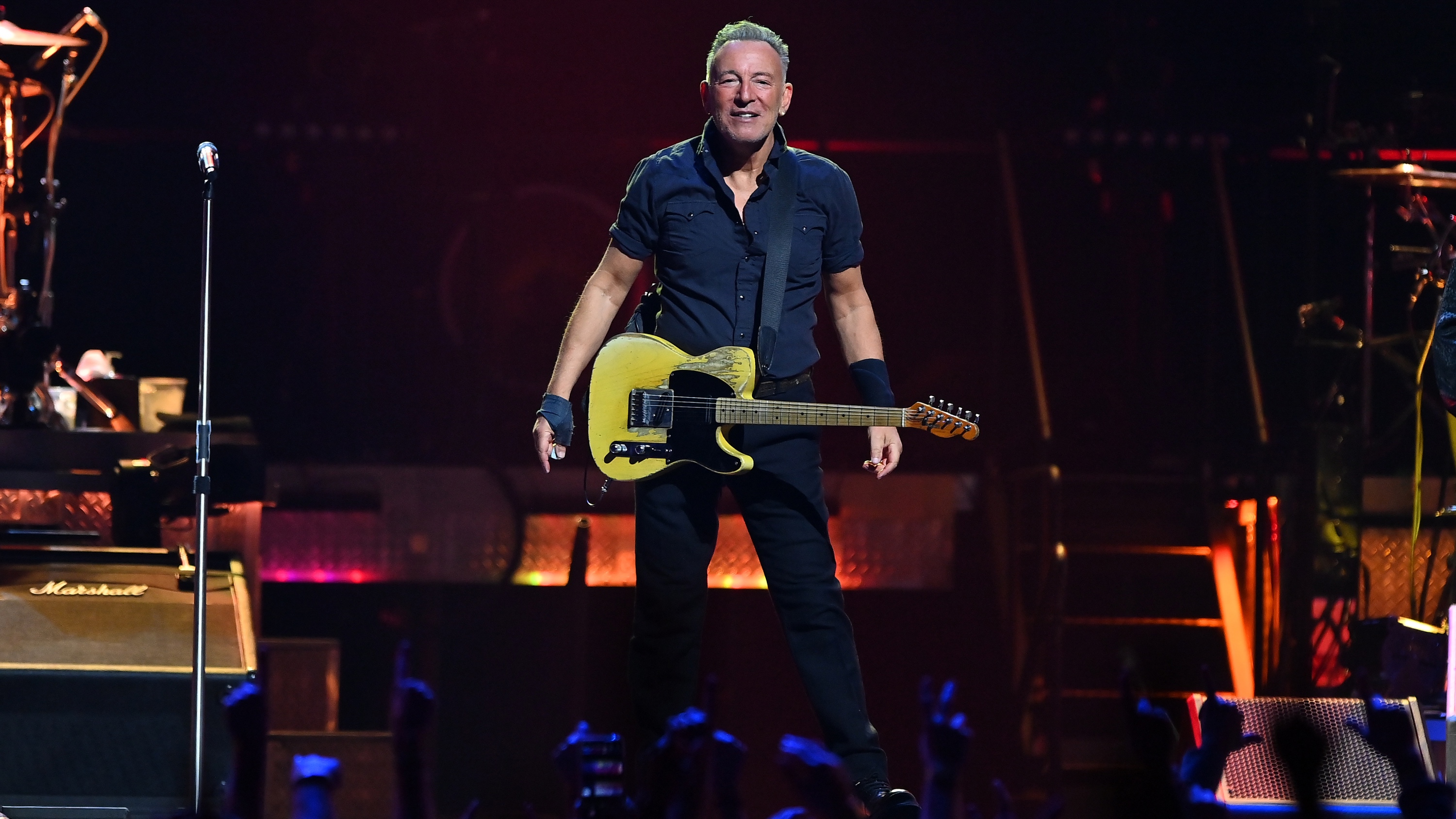 Bruce Springsteen Throws Guitar And Smashes A Roadie In The Head