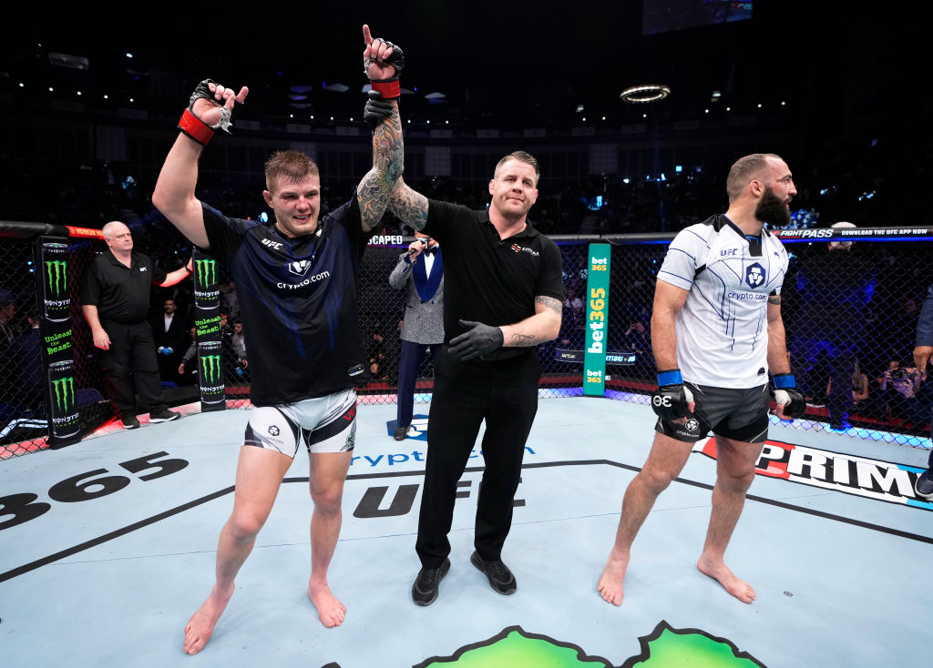 MMA Judge Paul Sutherland Under Fire Over Bizarre Scorecards At UFC 286 ...