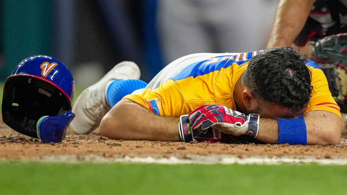 Astros Might Be In Trouble After Jose Altuve Falls To Long-Term Injury