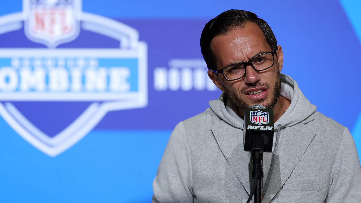 Mike McDaniel Claps Back At Mike Florio And Chris Simms