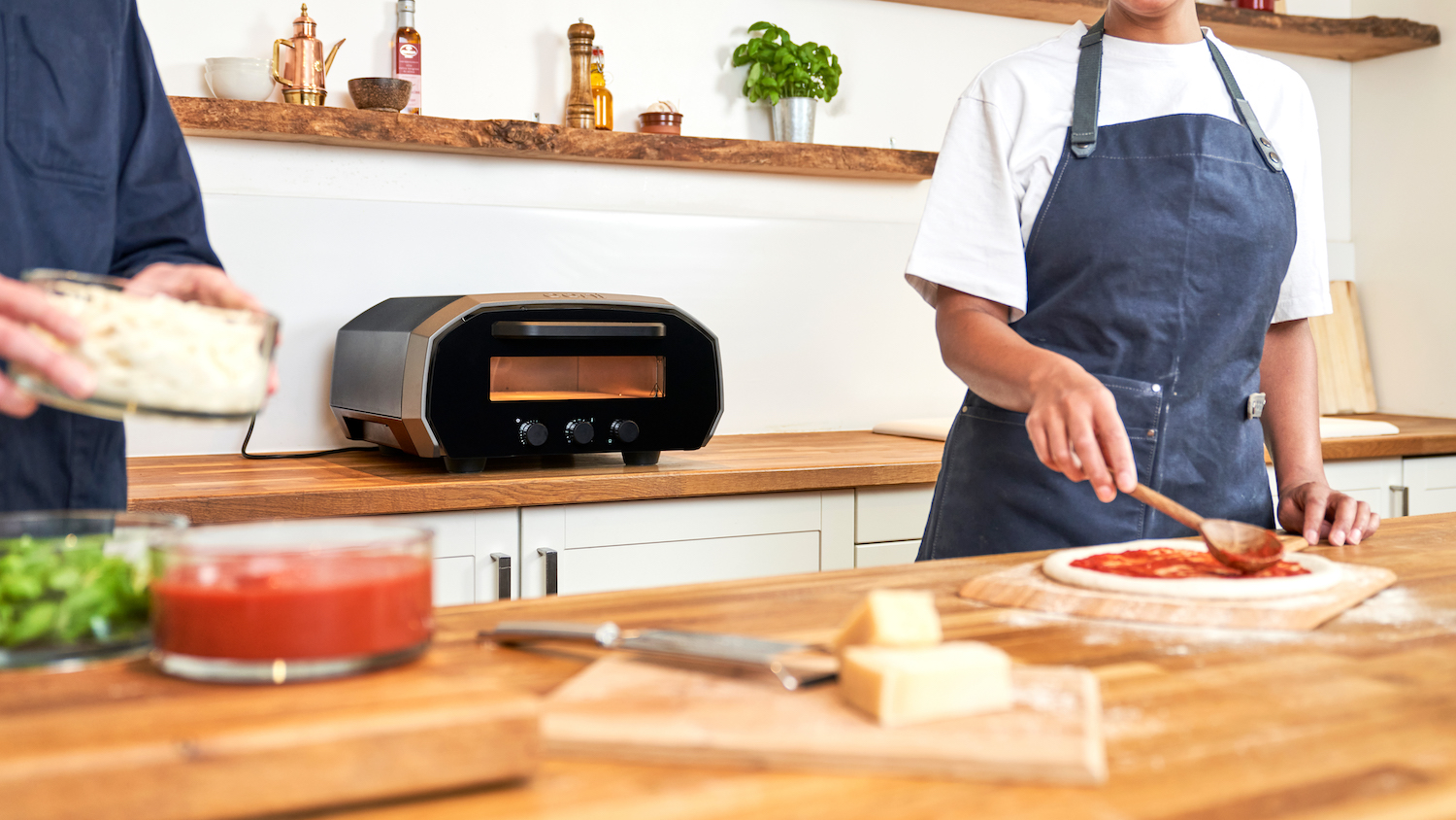 The New Ooni Volt 12 Electric Pizza Oven Gets Up To 850 Degrees And ...