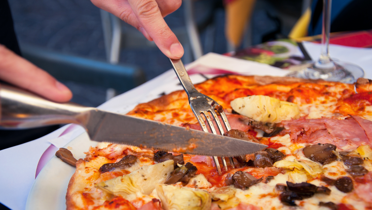 People Who Eat Pizza With A Knife And Fork Finally Explain... Why?