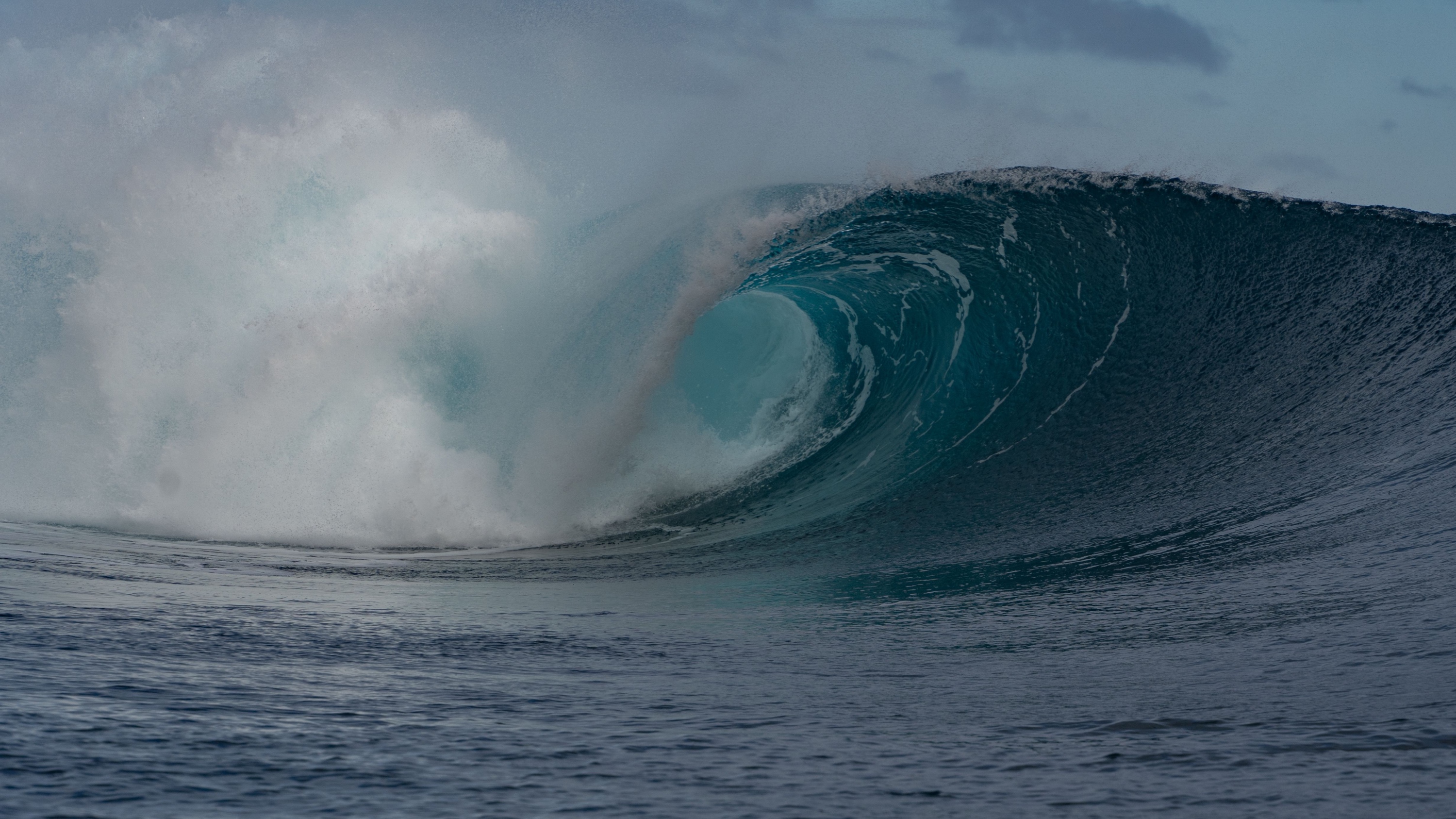 Video Of Monster Wave Pummeling Surfers At Teahupo'o Goes Viral