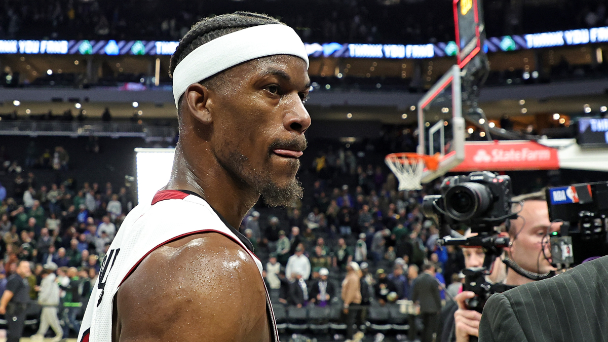 Jimmy Butler Dunks On Reporter For No Reason & Fans Love It