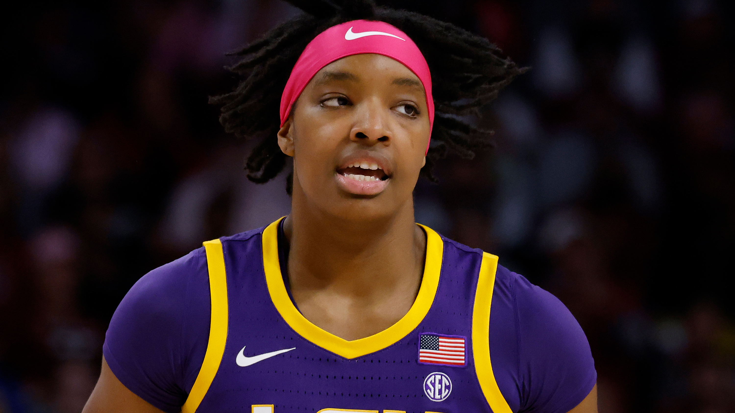 LSU Basketball's Sa'Myah Smith Faints During White House Visit