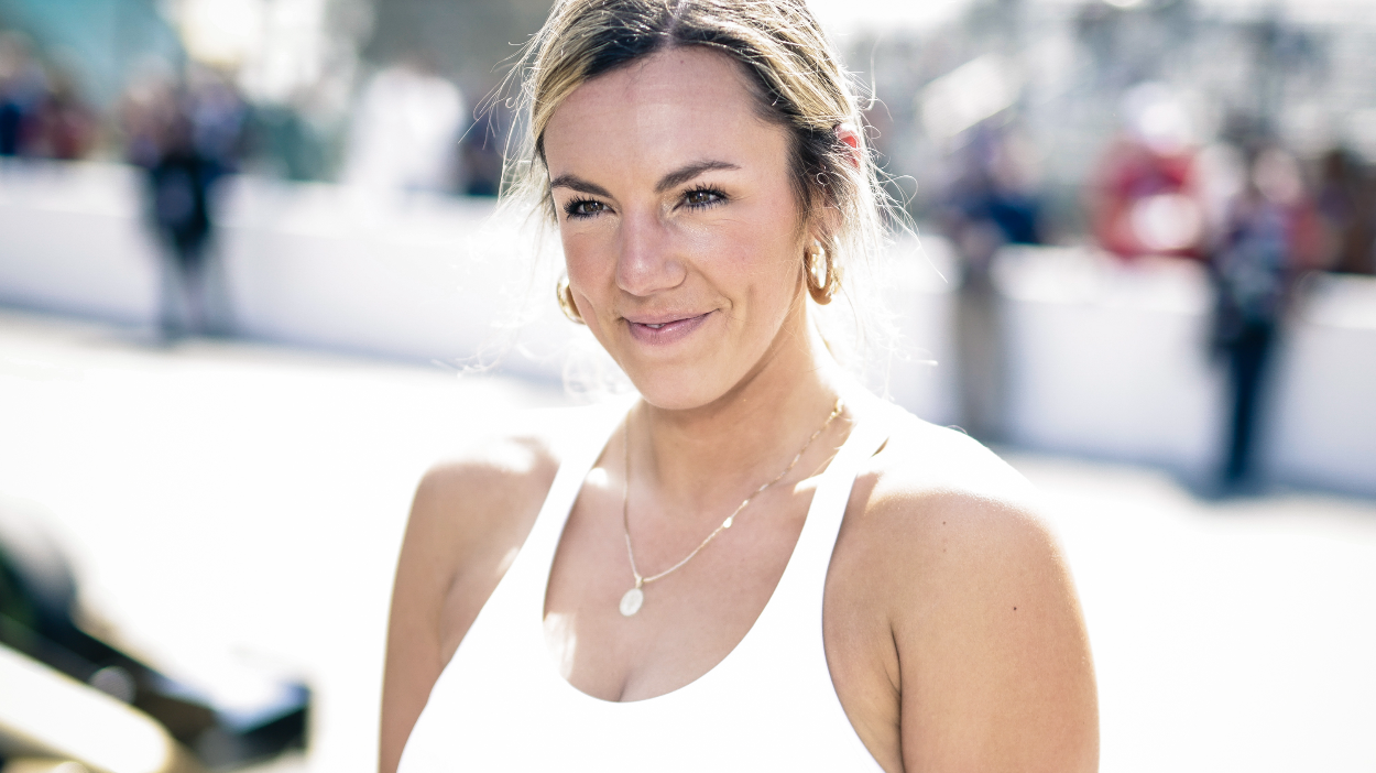 Annie Agar Goes Viral At Luke Combs Concert