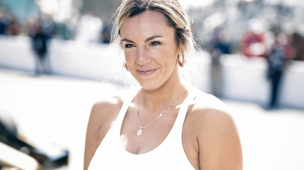 Annie Agar Goes Viral At Luke Combs Concert