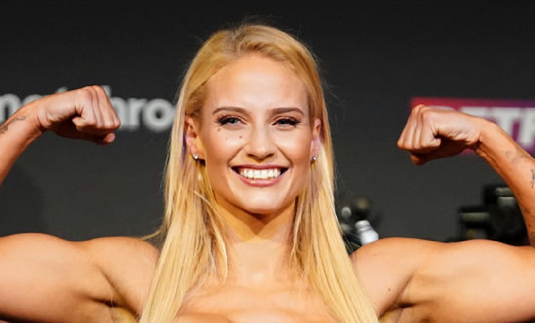 Boxer/Model Ebanie Bridges Shares Bathing Suit Video On Social Media ...