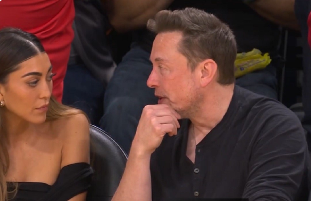 Mystery Girl Sitting With Elon Musk At Lakers Game Goes Viral Brobible