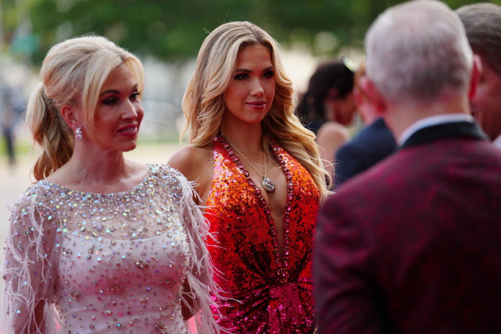 Chiefs Heiress Gracie Hunt Shows Off Her Fit Mom At Ring Ceremony 'I ...