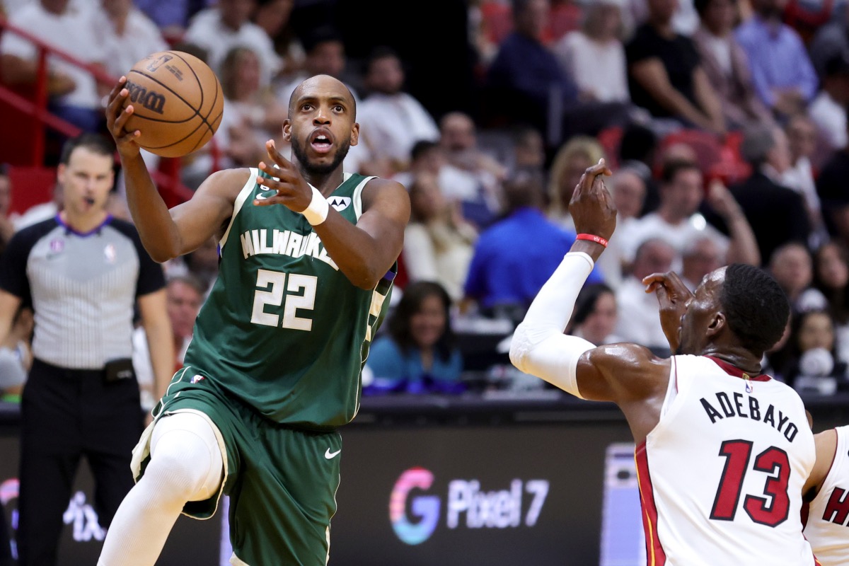 MIlwaukee Bucks Decide To Run It Back, Re-Sign Khris Middleton