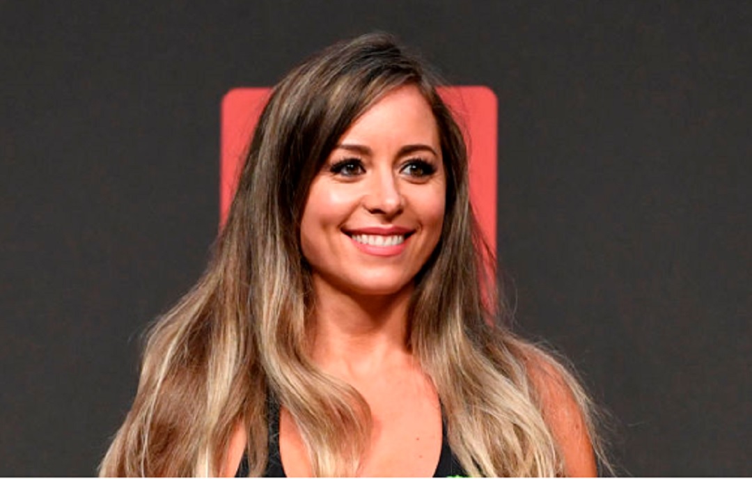 UFC Ring Girl Carly Baker Shares Stunning Bedroom Outfit On Instagram ...