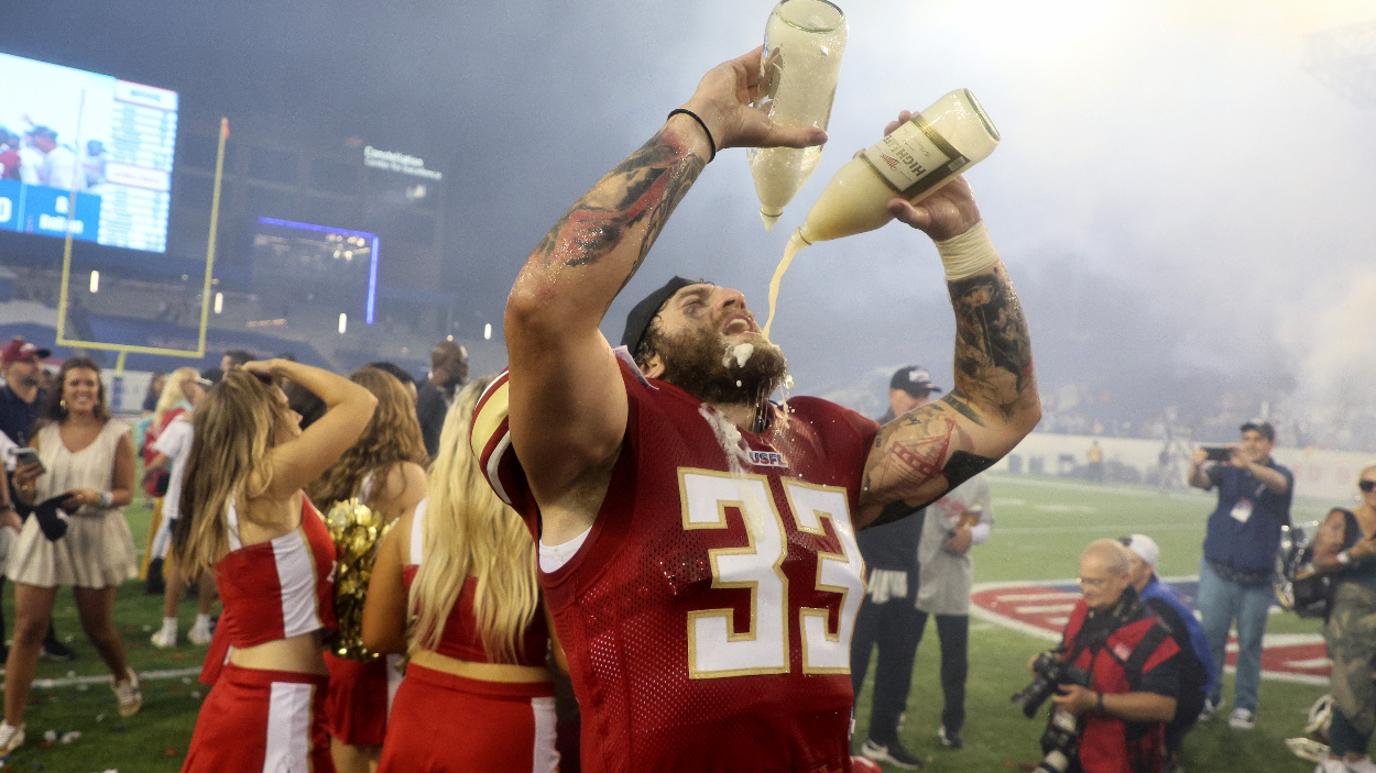 USFL Team Celebrates Title With 40s Instead Of Champagne