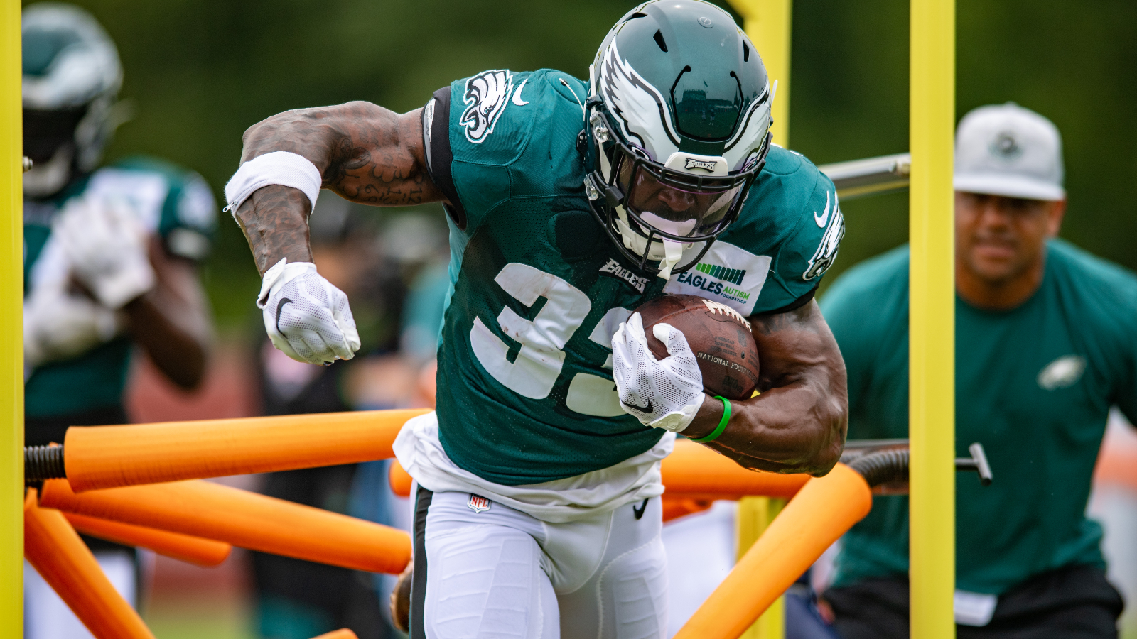 Elijah Holyfield Looks Absolutely Shredded In Offseason Workout