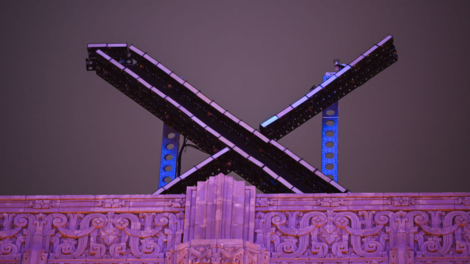 SF Resident's Video Of What It's Like To Live Across From 'X' Sign