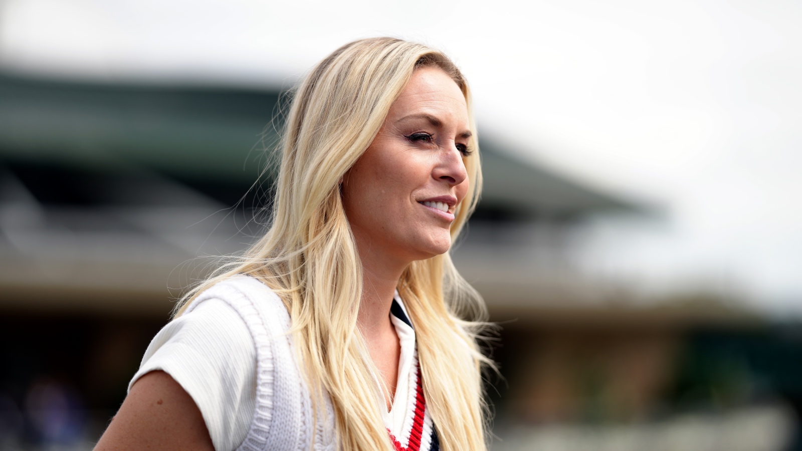 Lindsey Vonn Wipes Out Foilsurfing Weeks After Knee Surgery