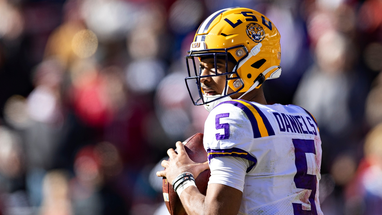 LSU QB Jayden Daniels Signs Massive NIL Deal Ahead Of 2023 Season