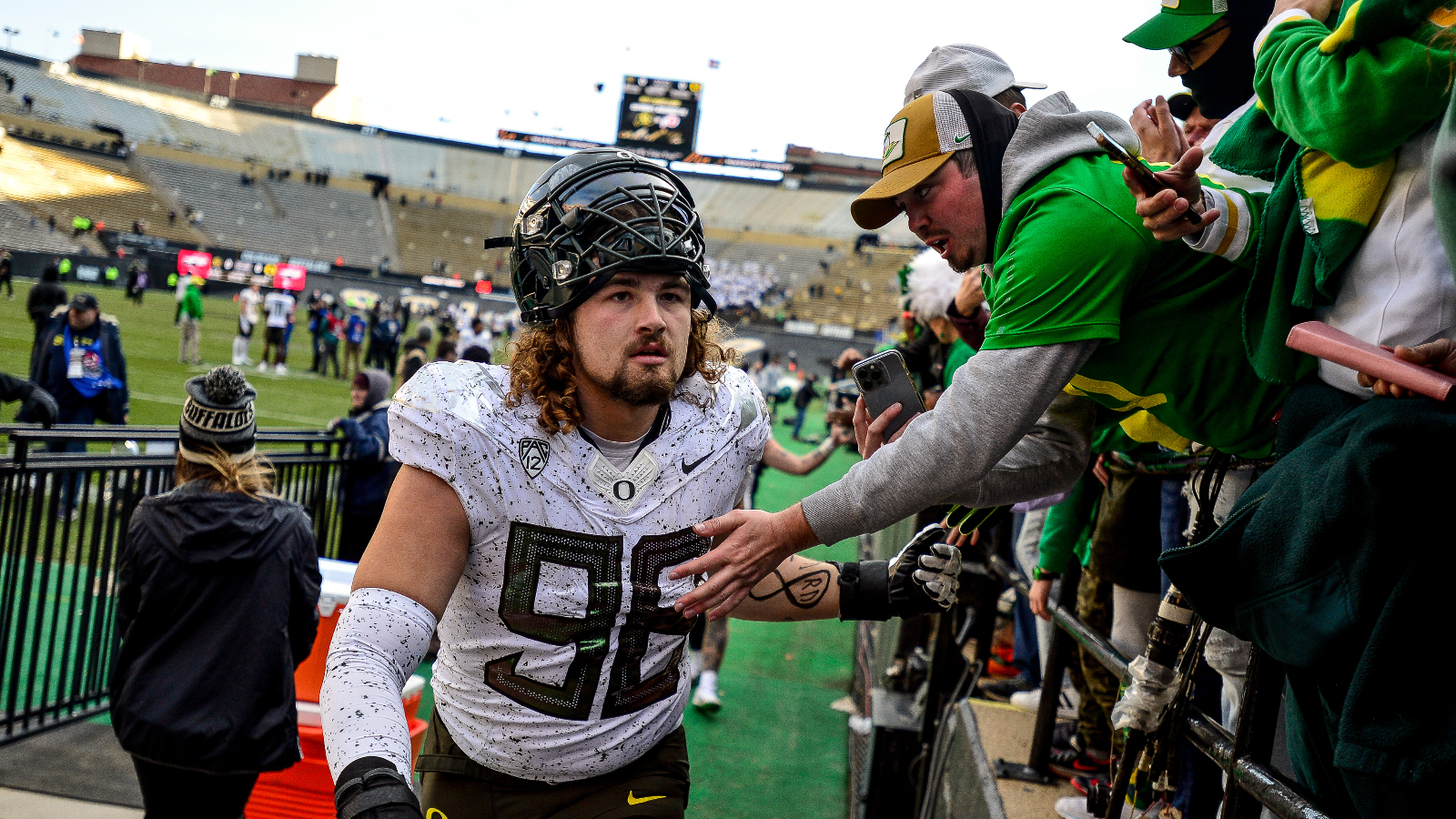 WATCH: Oregon Runs Fake Punt For 300-Plus Pound DT