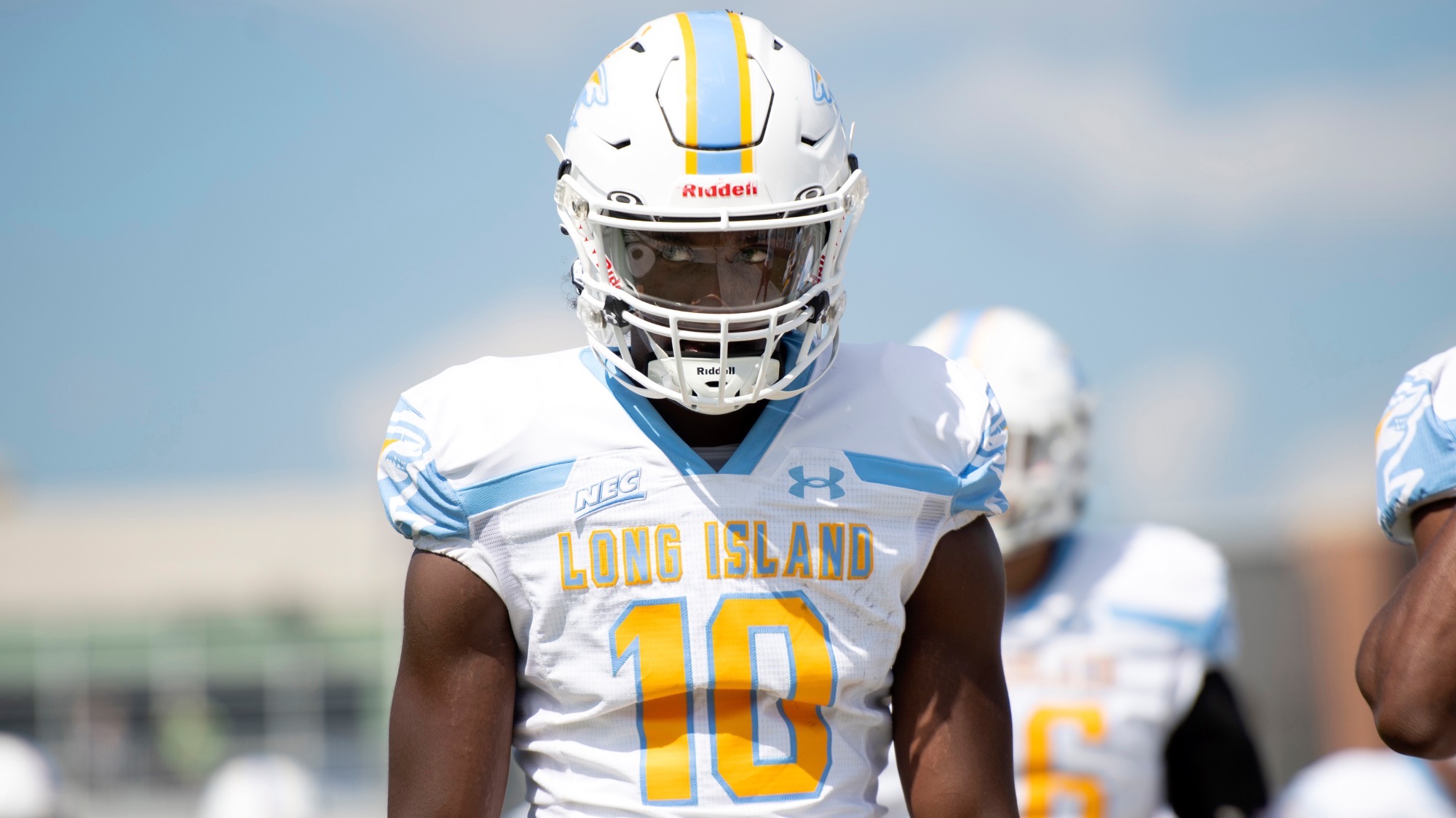 CFB's Weirdest QB Drops Bombs With Bizarre Throwing Motion