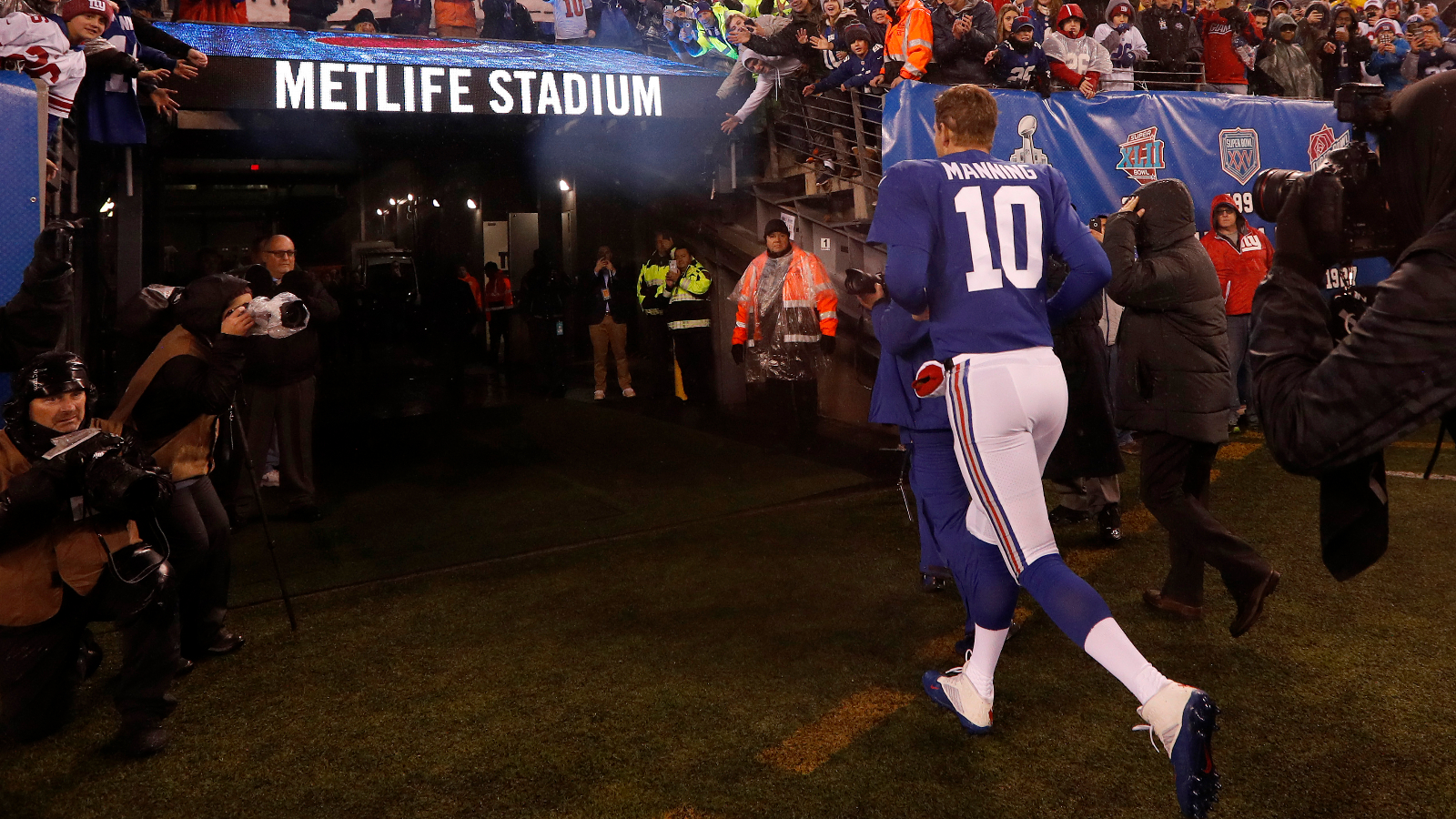 Eli Manning Defends MetLife Turf After Aaron Rodgers Injury