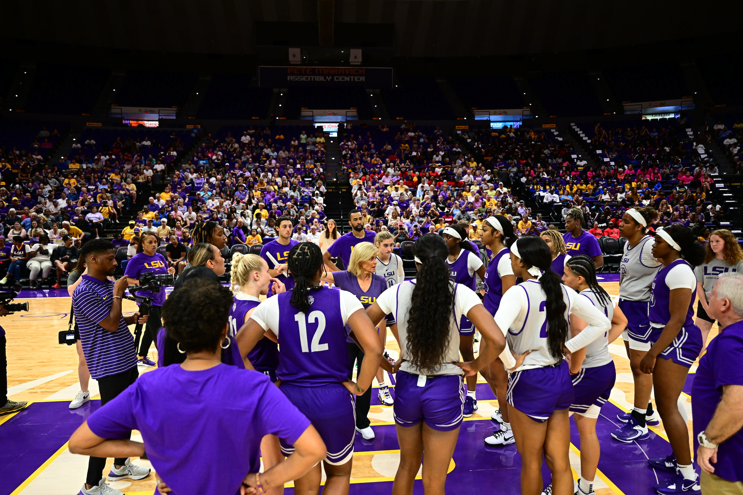 Hailey Van Lith Balls Out As LSU's 1st Practice Draws Huge Crowd