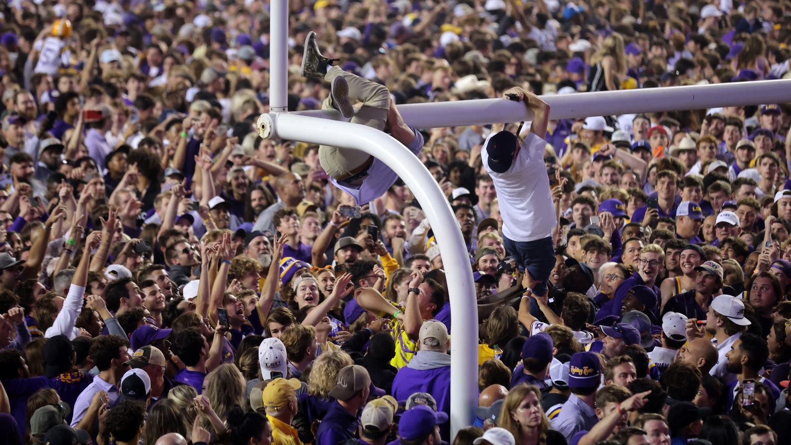 British TikToker Calls College Football Chants Boring, Gets Schooled