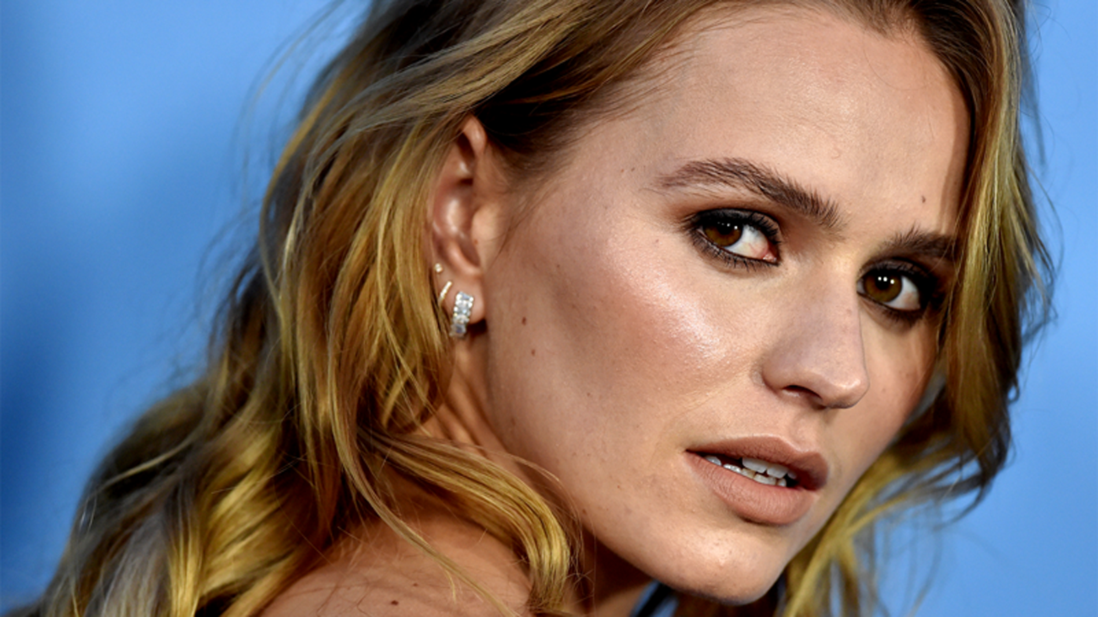 Aaron Rodgers' Rumored Girlfriend Shares Beach Vacation Pics