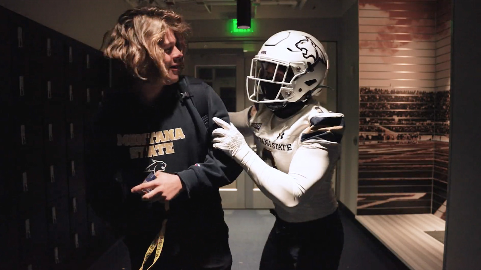 College Football Players Scared Half To Death By Fake Mannequin