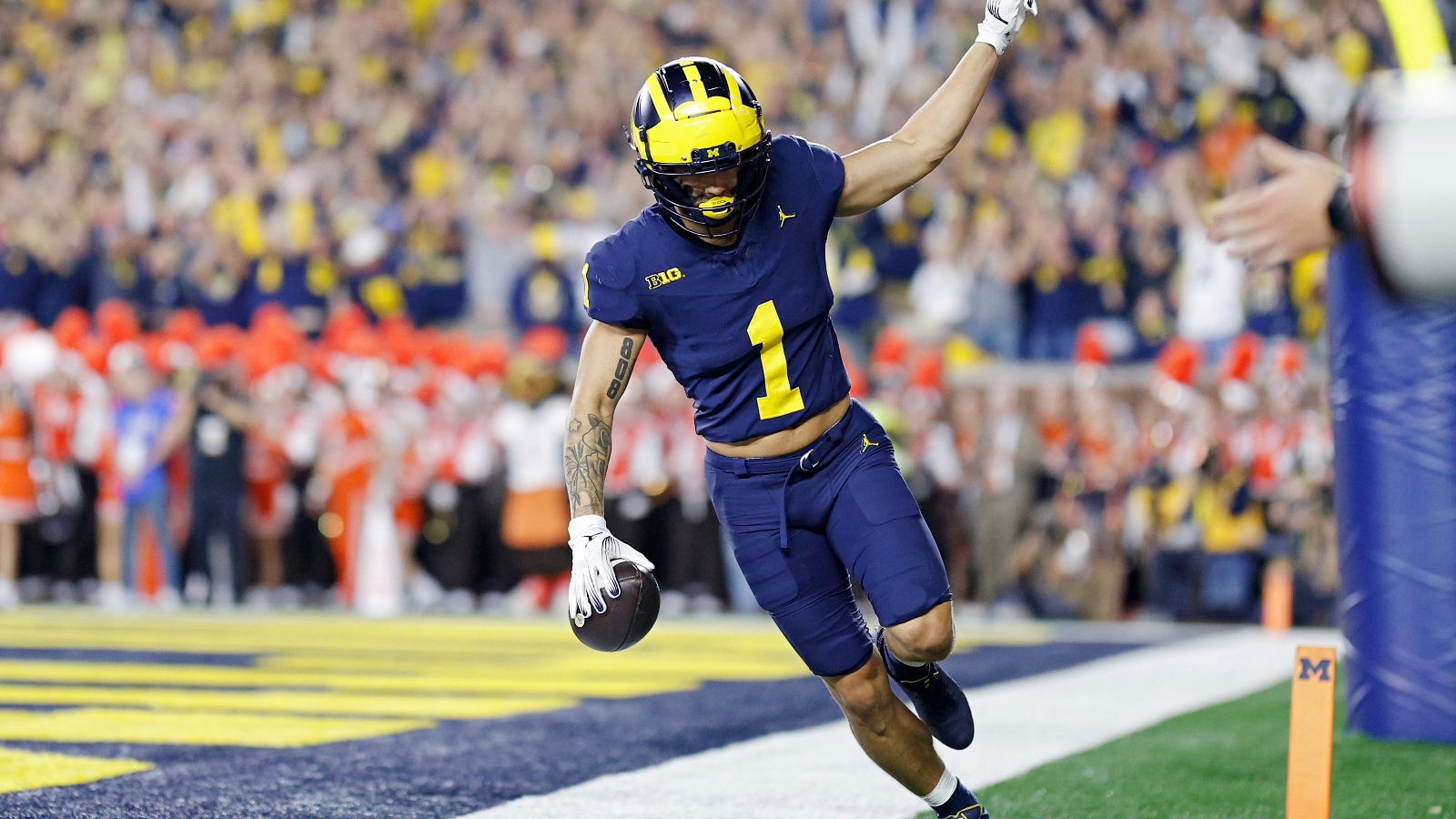 Michigan WR Makes Insane Catch Against Defender's Back