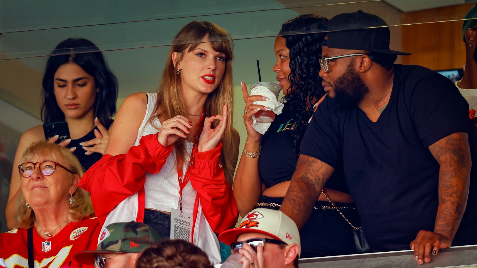 Alleged Cheat Sheet Taylor Swift Used For Chiefs Game Leaks