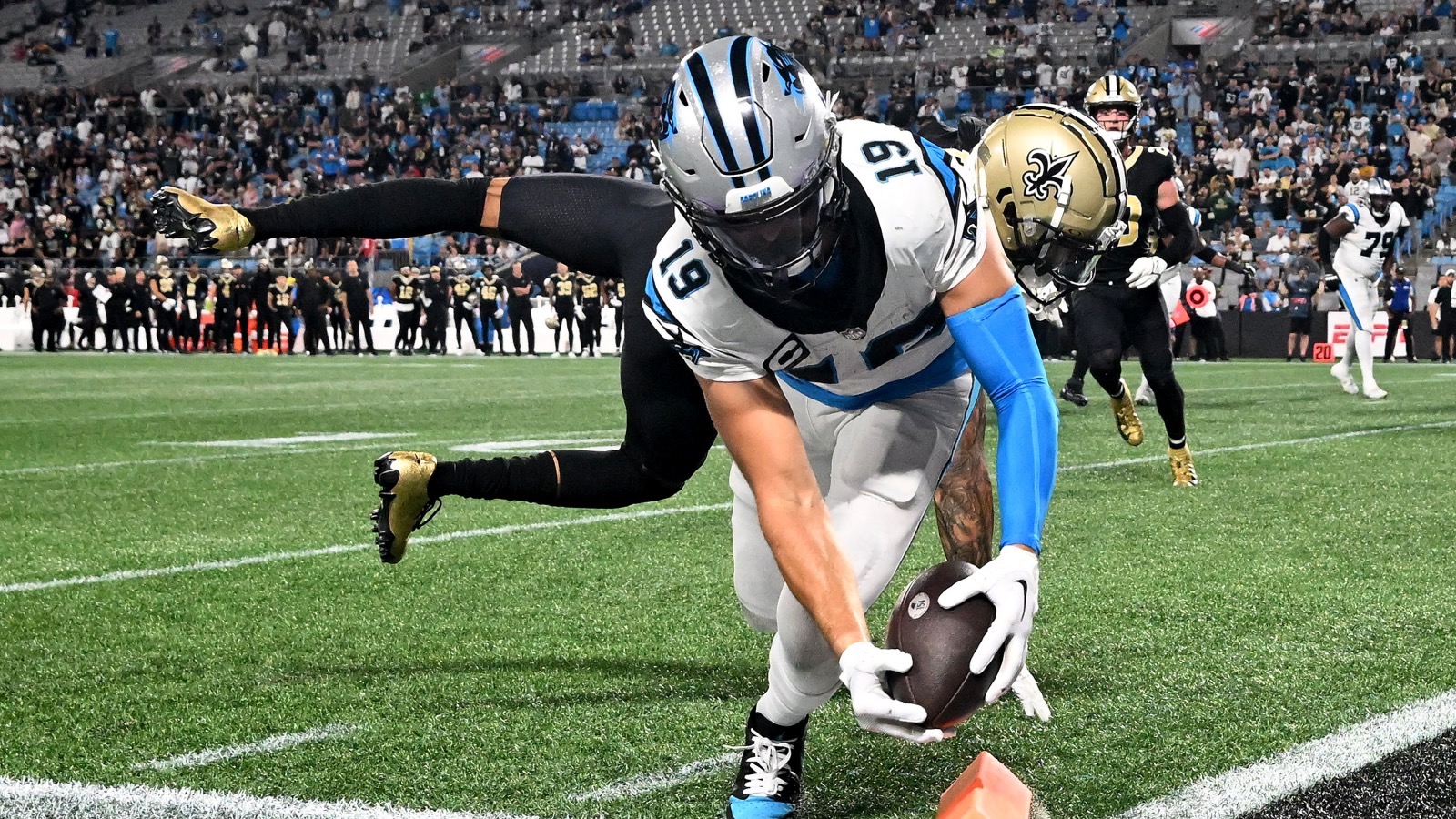 10 NFL Players Who Are Carrying Fantasy Football Teams This Year - BroBible