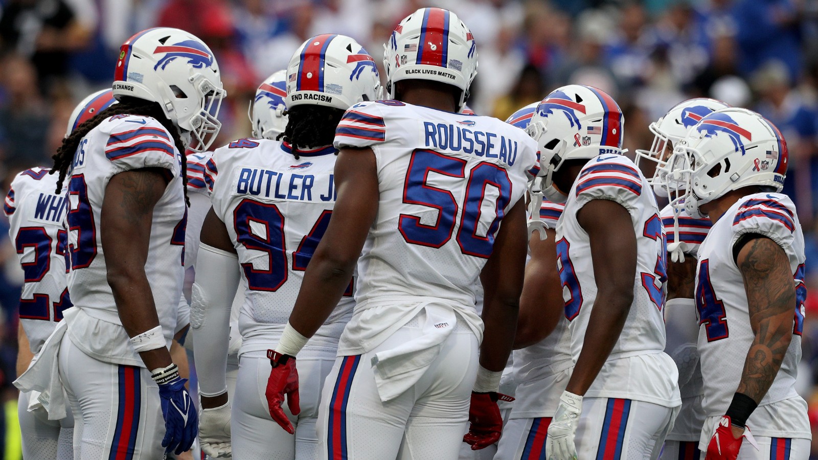 Bills Fans Are Throwing Snowballs At Dolphins Players During Game ...