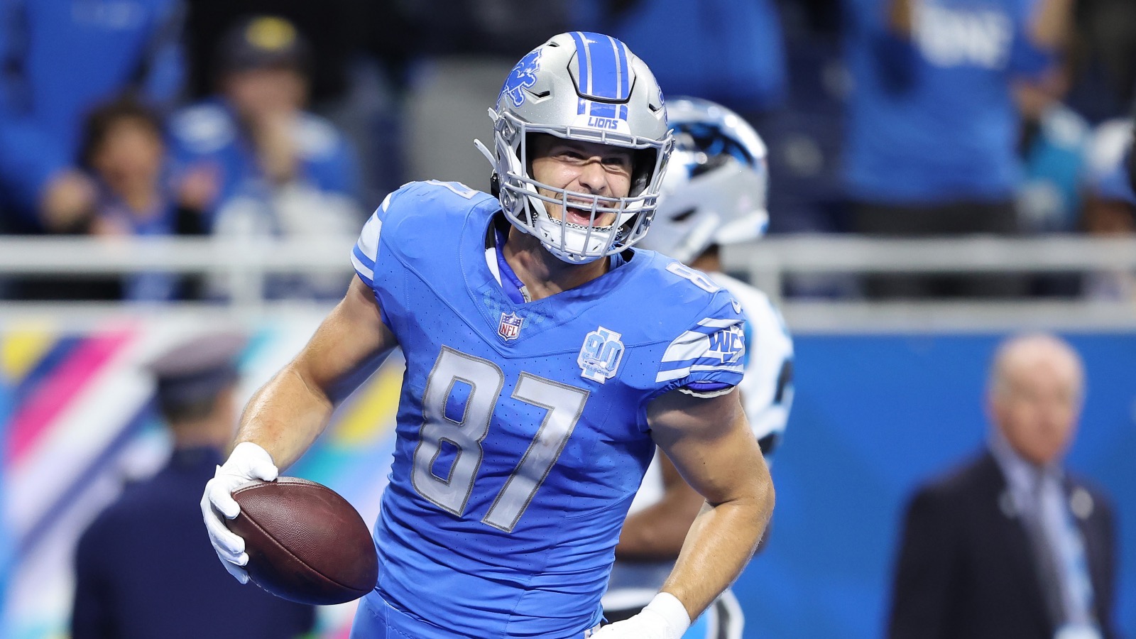 10 NFL Players Who Are Carrying Fantasy Football Teams This Year - BroBible