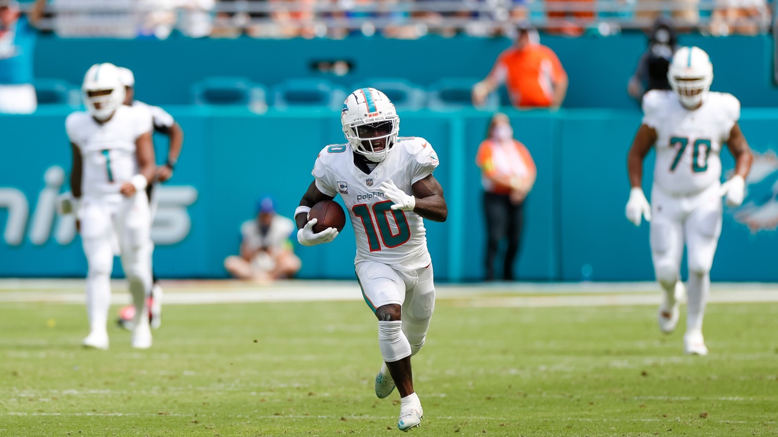 10 NFL Players Who Are Carrying Fantasy Football Teams This Year - BroBible