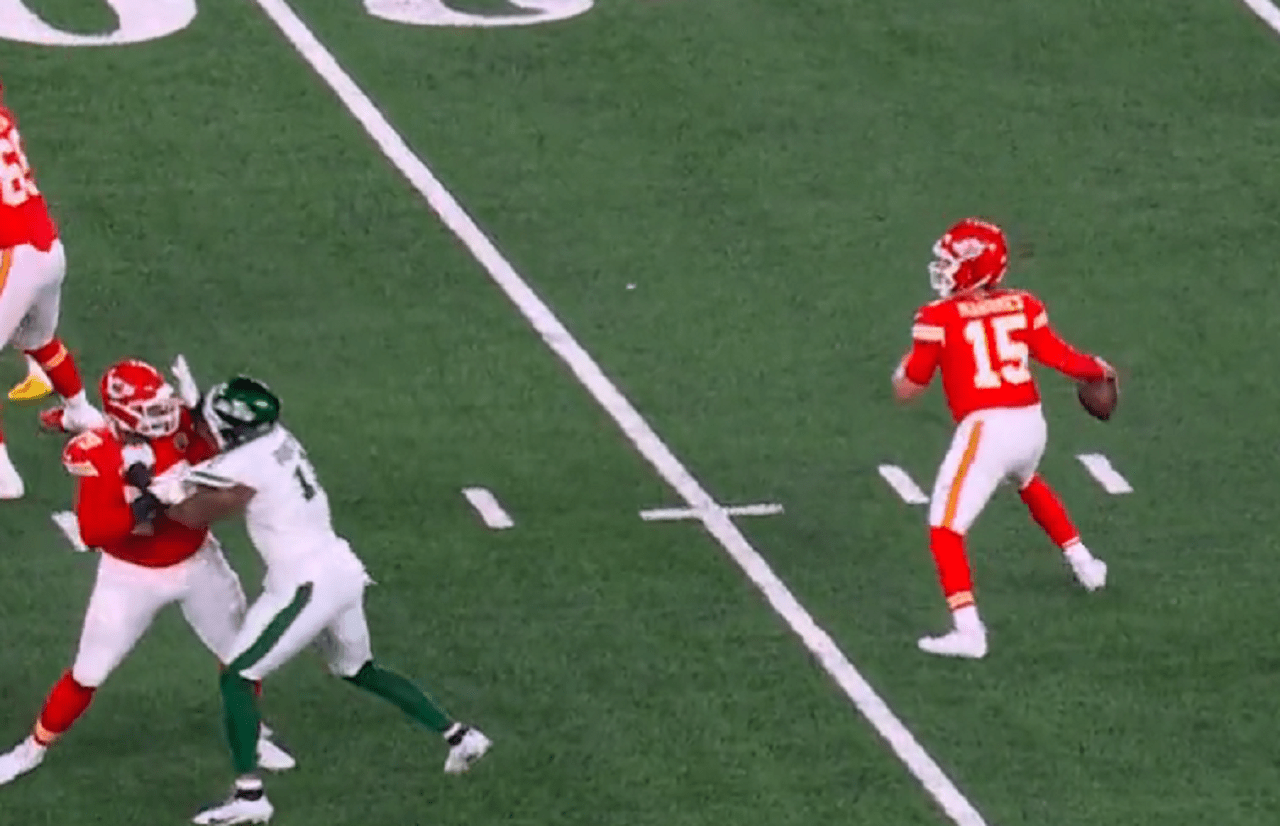 Jets Screwed By Refs Missing Obvious Holding Call On Patrick Mahomes ...