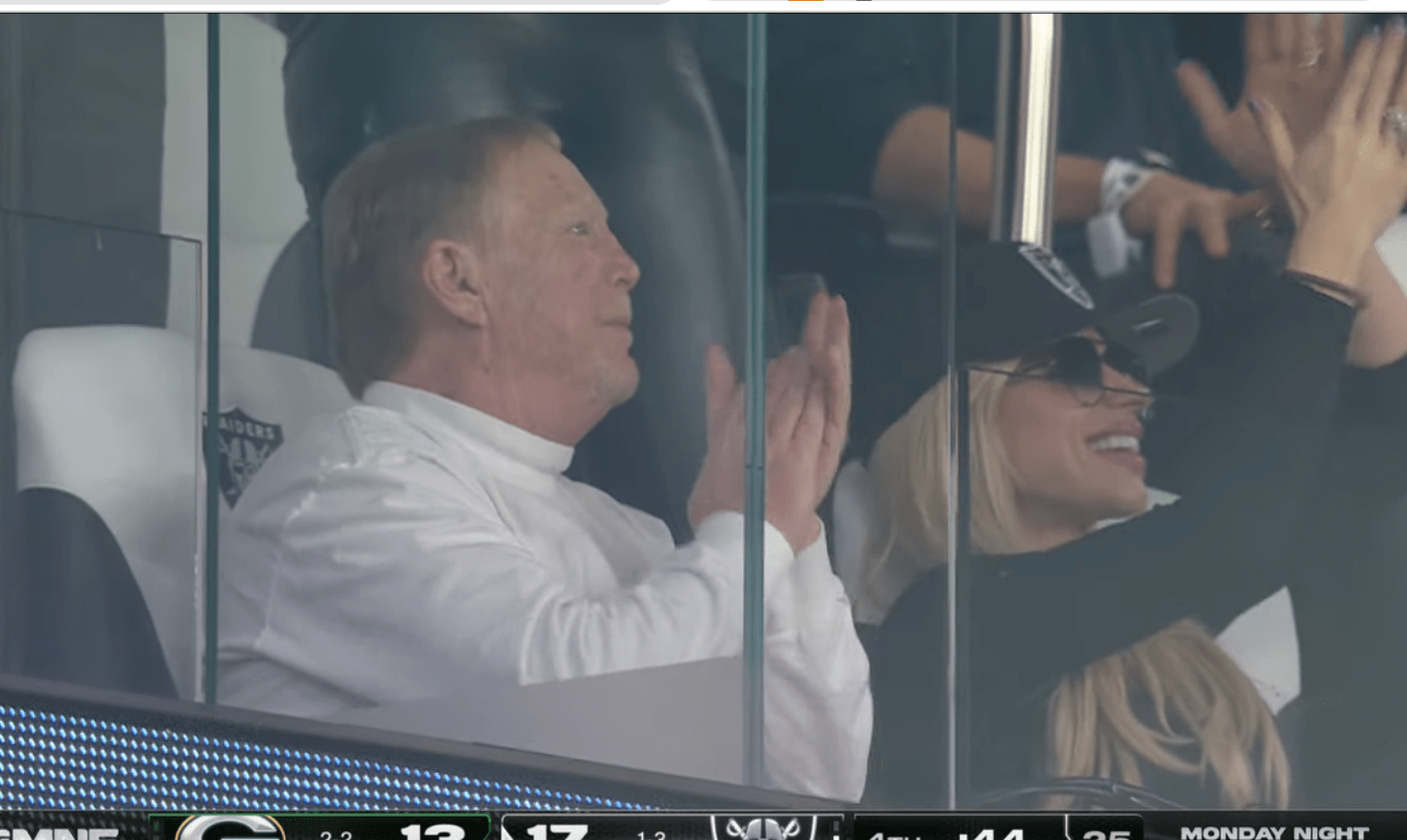 Mark Davis Filmed Playing Slots At Las Vegas Airport Before Raiders ...