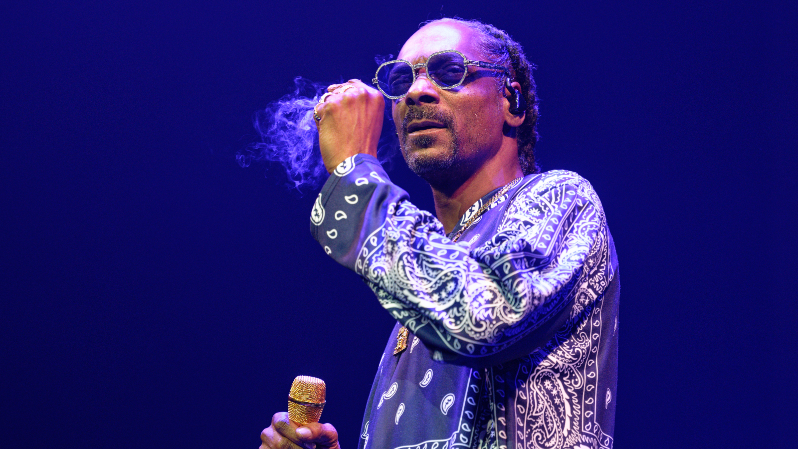 Snoop Dogg Stuns World By Announcing He's Stopped Smoking