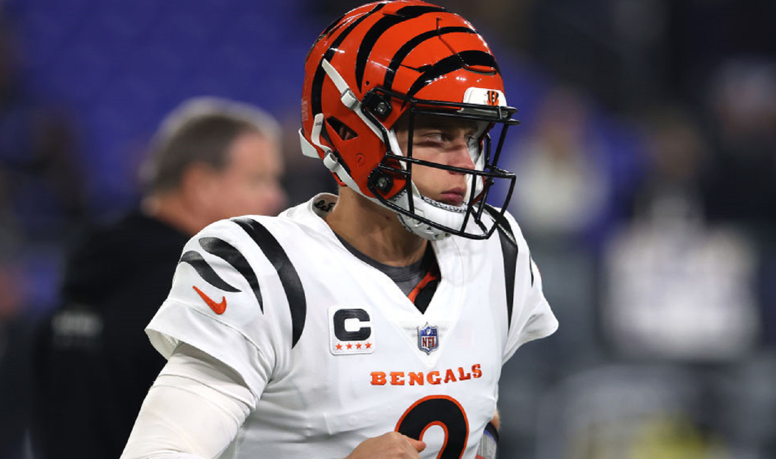 Ex-NFL Doc Reacts To Joe Burrow's Worrying Hand Injury - BroBible