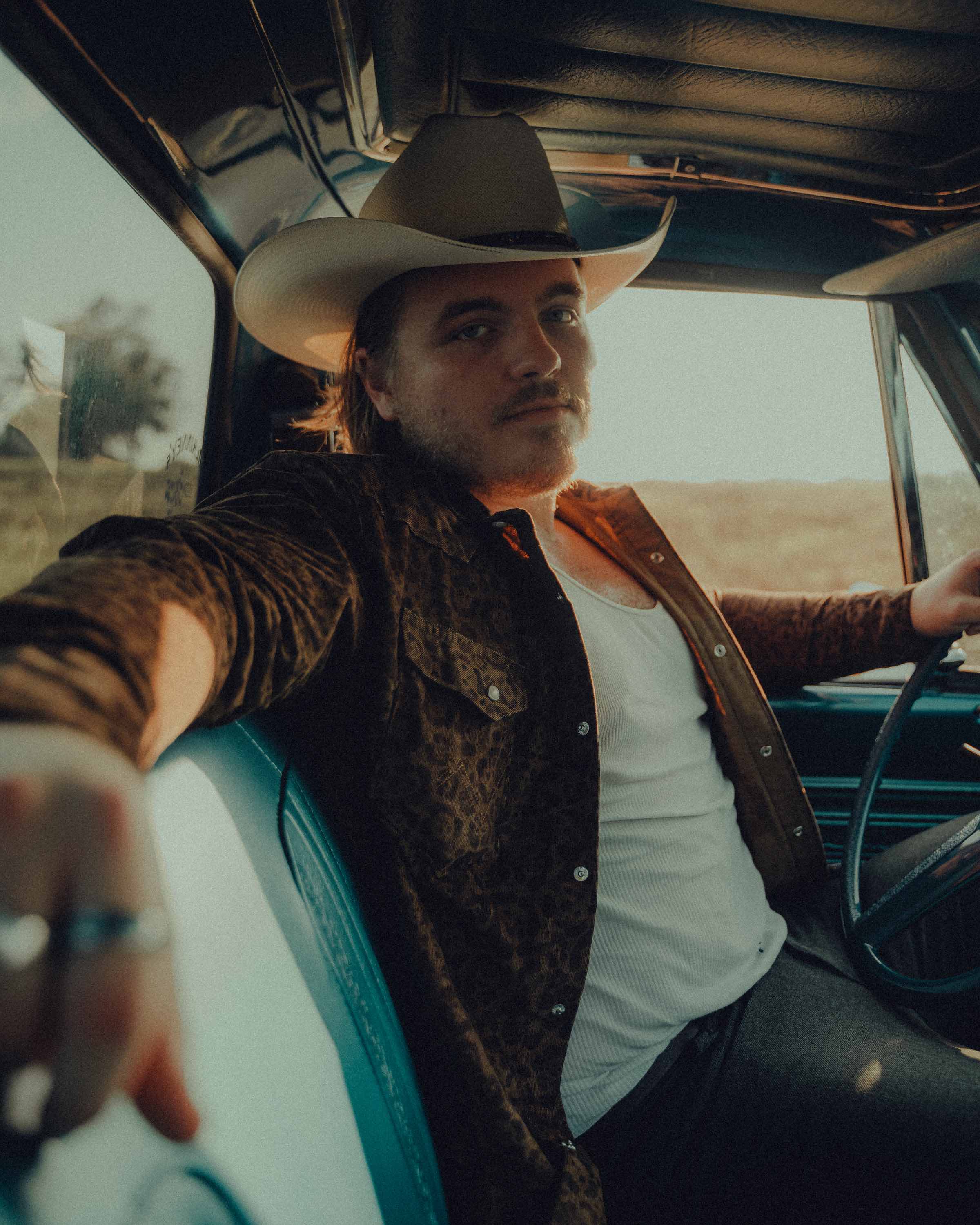 Caleb Lee Hutchinson Finds Himself On Southern Galactic - BroBible