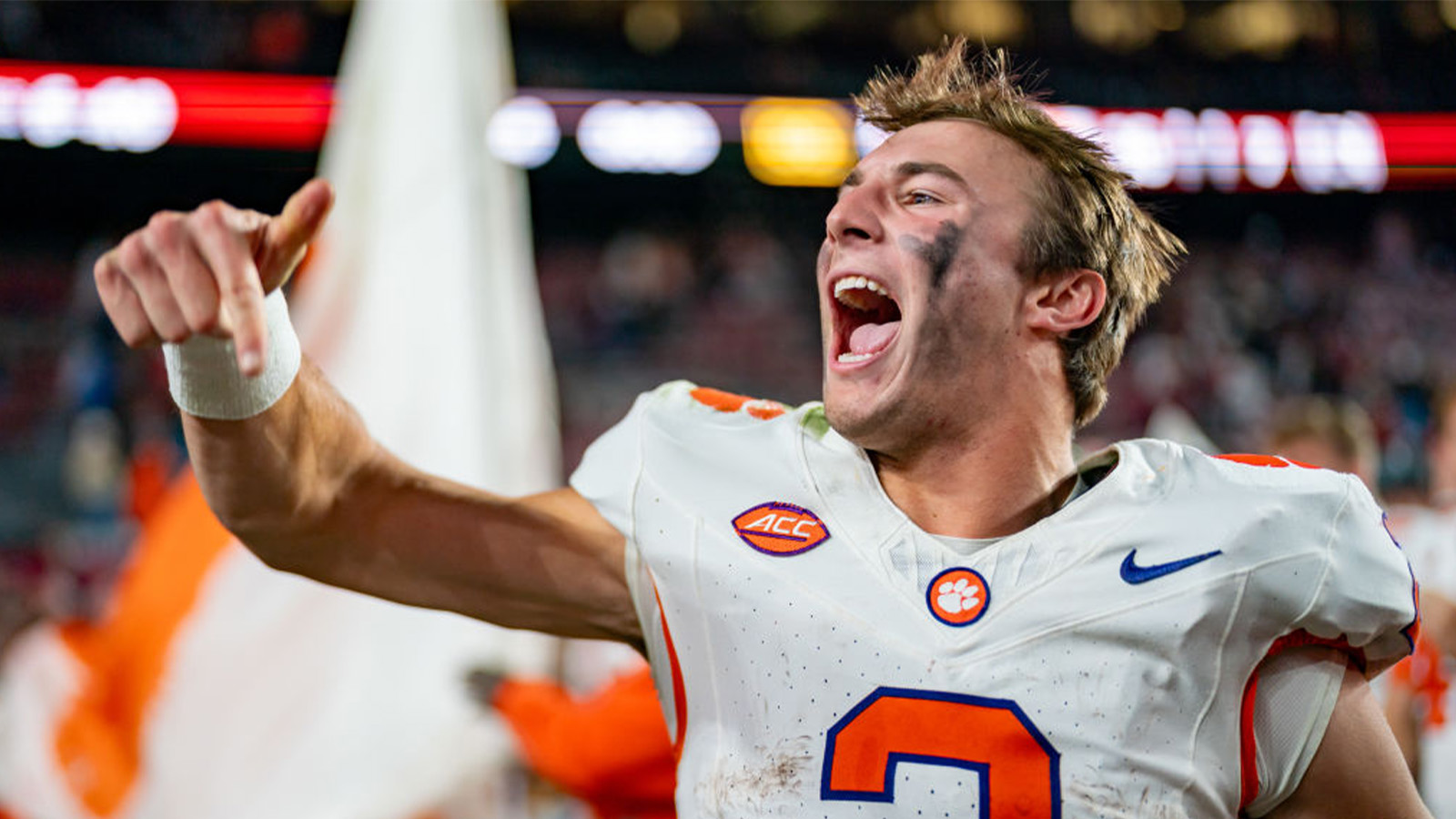 Clemson FB Coach Caught Yelling Awful Comeback At Gamecocks