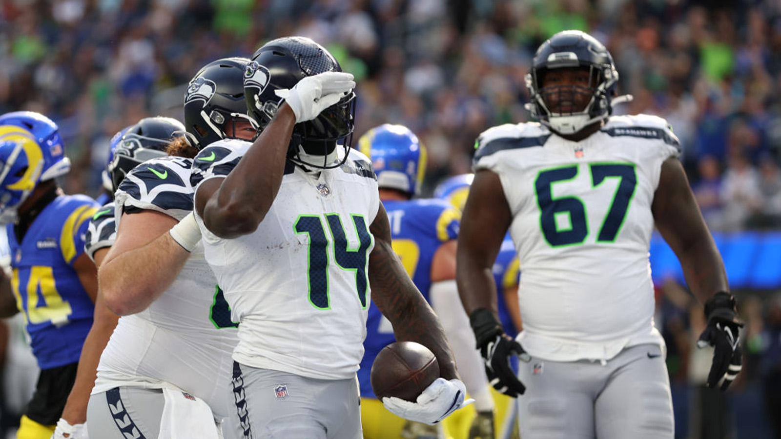 DK Metcalf Uses Sign Language To Talk Trash In New Viral Video