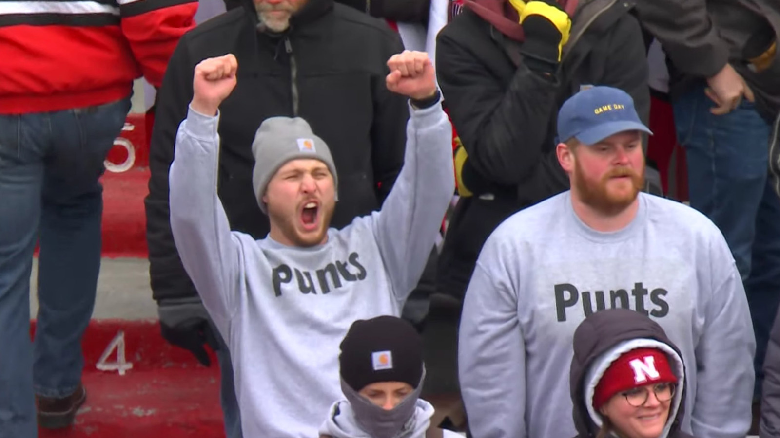 85K College Football Fans Go Bonkers As Punts Break Las Vegas