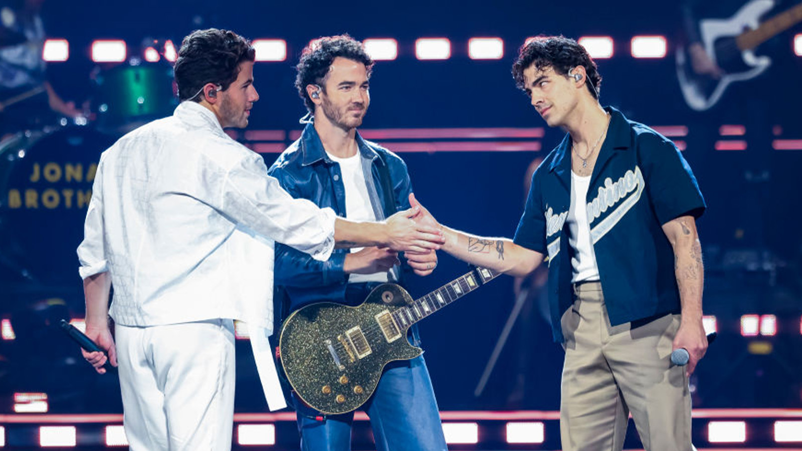 Jonas Brothers Crash College Bar To Buy Drinks For JMU Fans