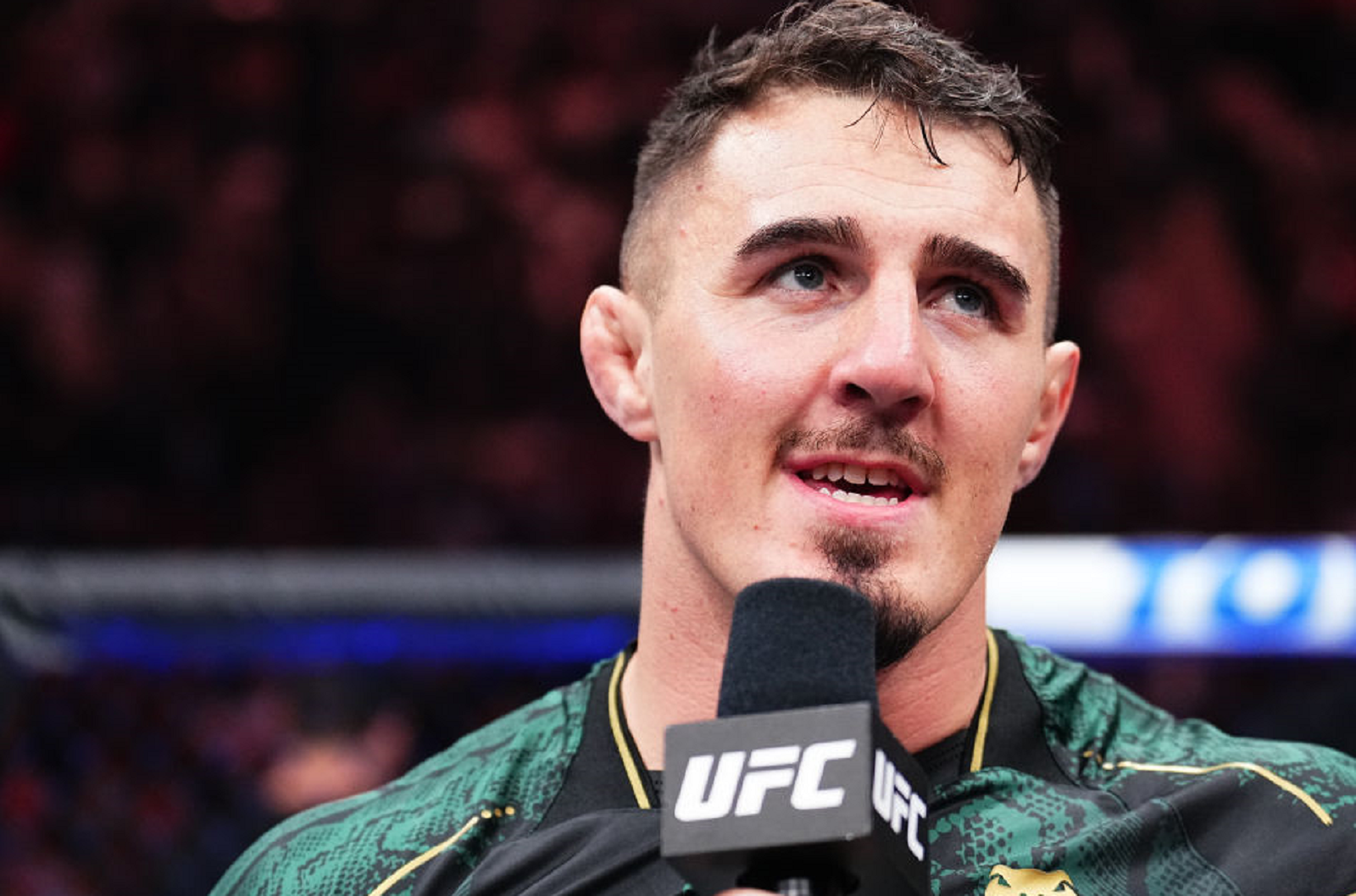 Things Get Awkward After UFC Fighter Shoots His Shot At Reporter With ...