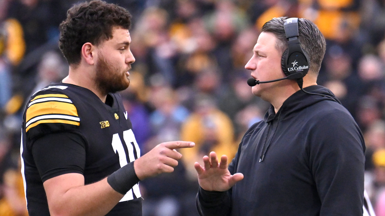 Iowa Bar Offers Hilarious Promotion For Hawkeyes B1G Title Game