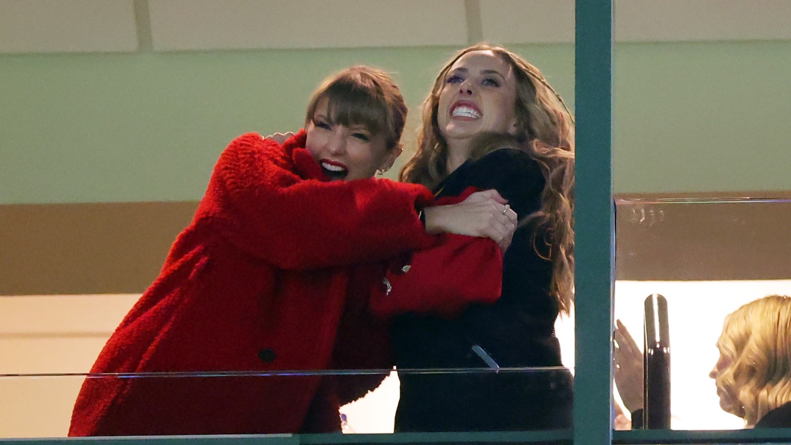 Taylor Swift Arrives At Arrowhead Ahead Of Chiefs-Bills Game