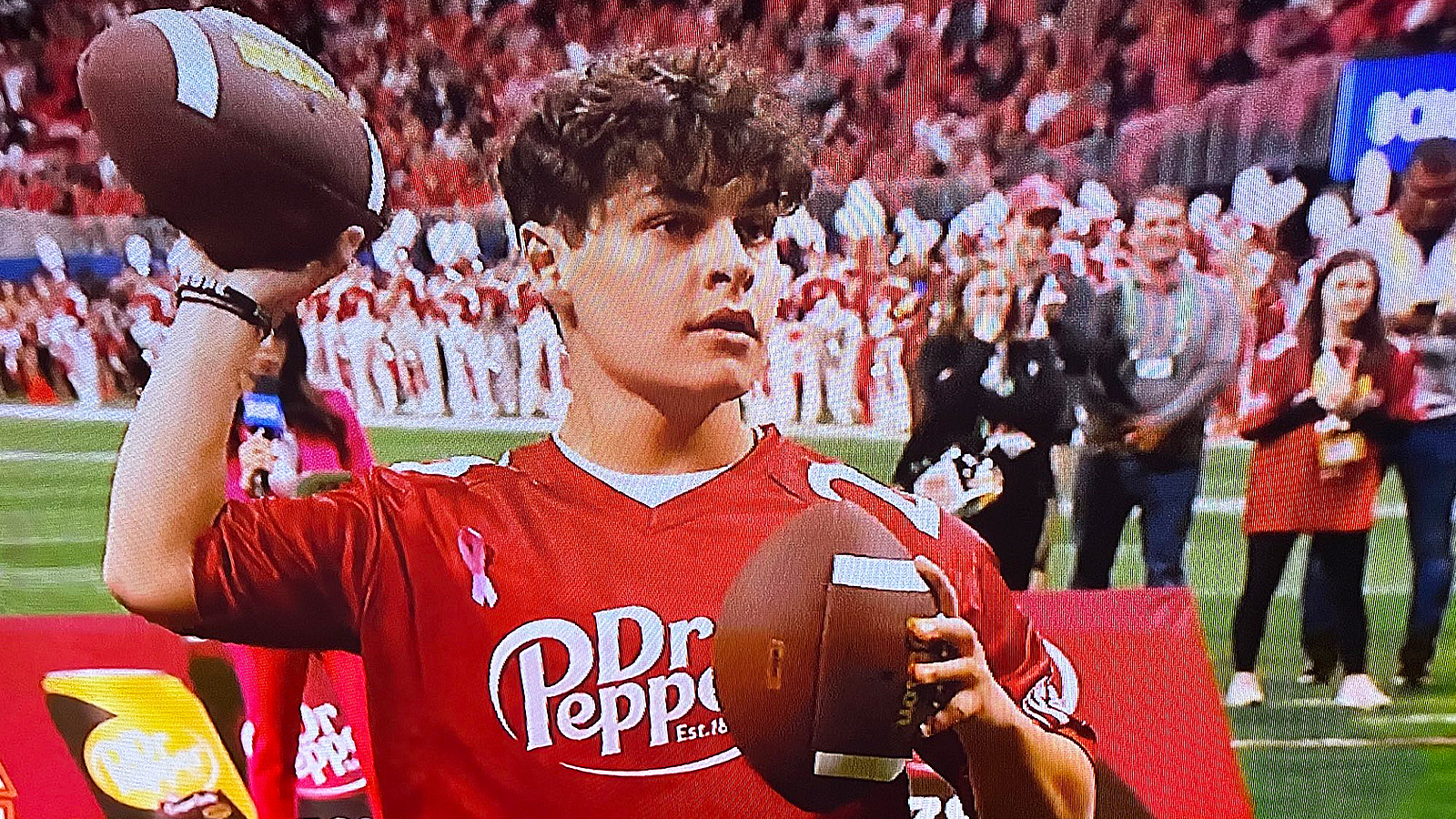 American Hero Sets 'Dr Pepper Toss' Record Without Chest Pass