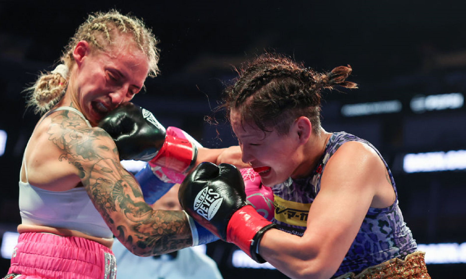 Boxer/Model Ebanie Bridges Gets Beat Down In Upset Loss, Fans Blame ...
