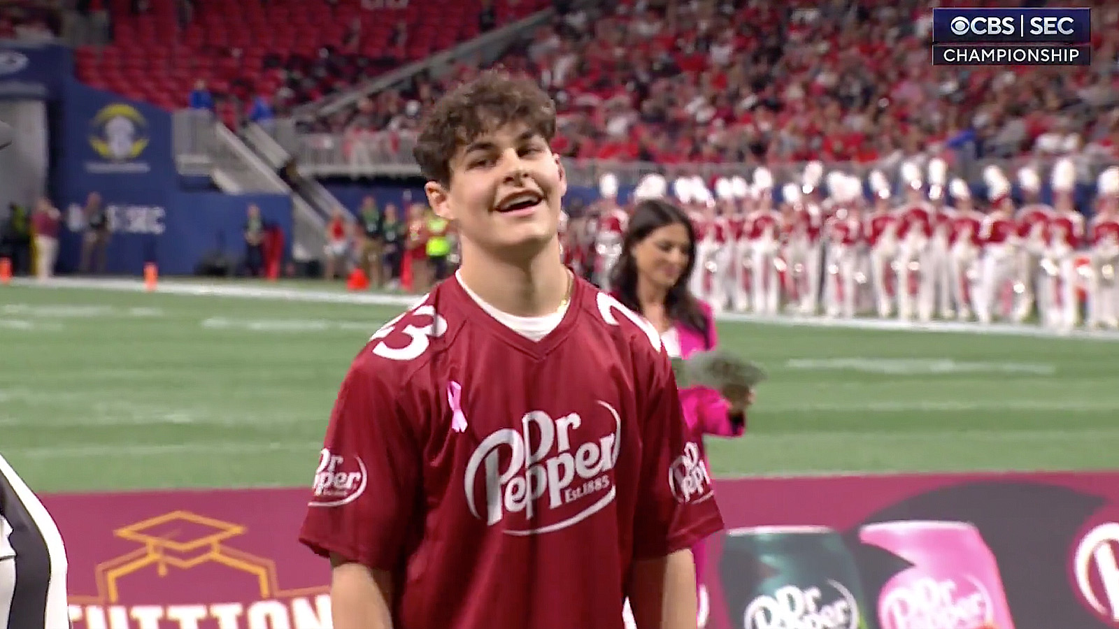 American Hero Sets 'Dr Pepper Toss' Record Without Chest Pass