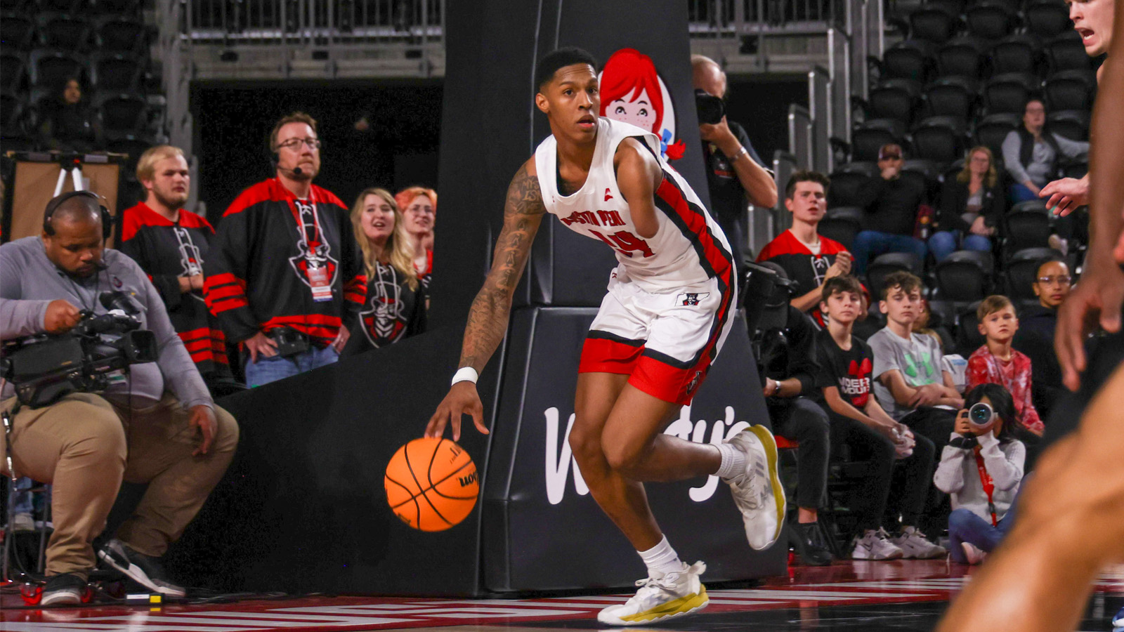 One-Armed College Hooper Puts Rival On Poster With Vicious Jam